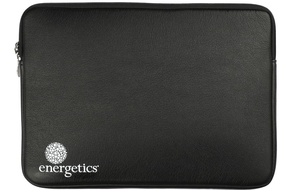 Zipper vs Magnetic Flap: Choosing the Right Closure for Custom Cases